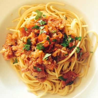 Spaghetti con baccalà e melanzane
